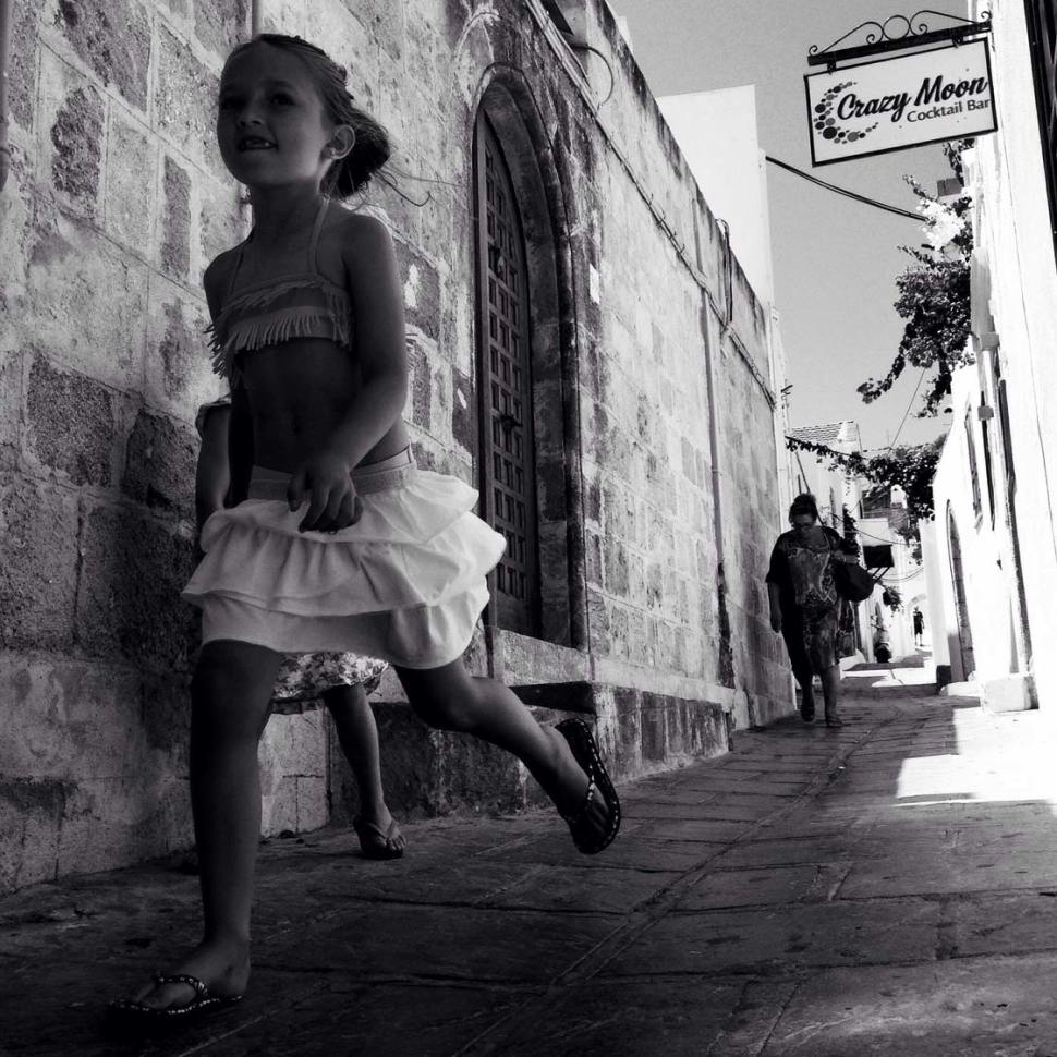 30 Incredible iPhone Photos Taken From A Low Angle