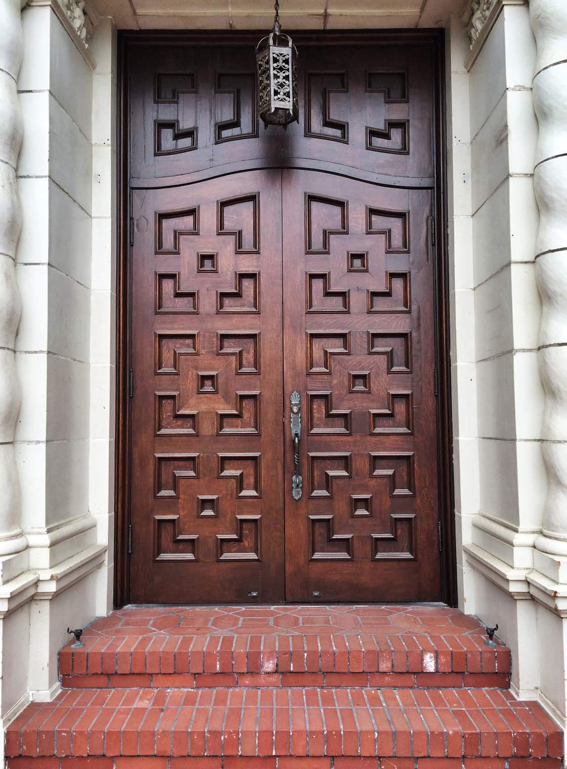 7 Tips For Creating Symmetry In Your iPhone Photos