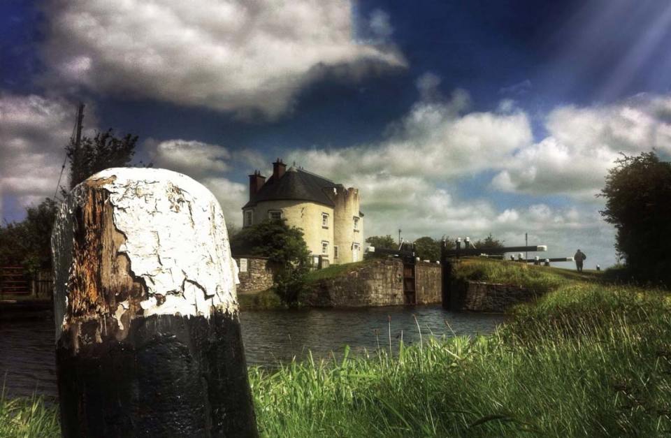 10 Tips For Taking Interesting iPhone Photos Of Buildings
