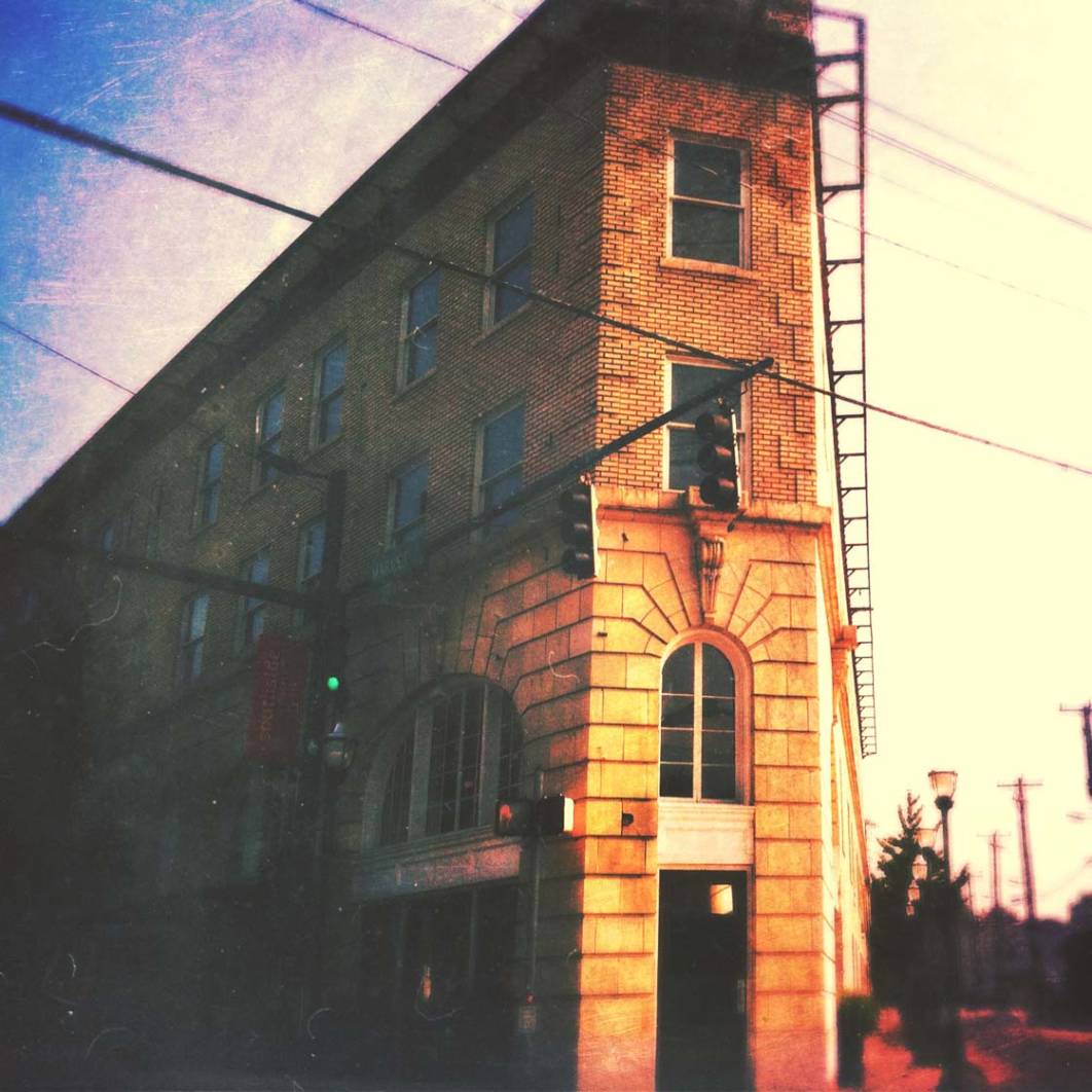 4 Apps For Adding Distressed Textures To Your iPhone Photos