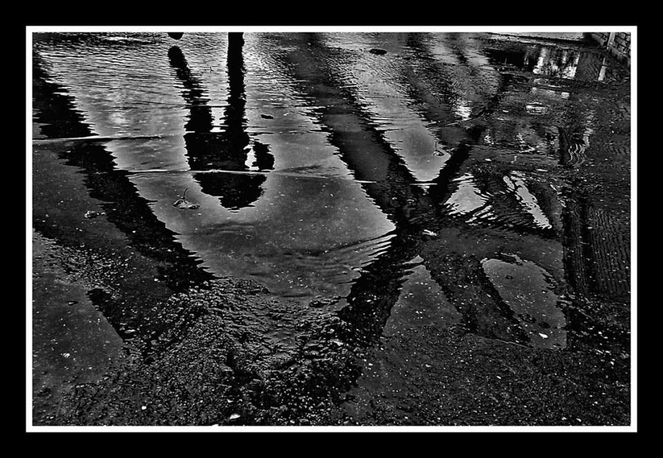 30 Stunning Reflection Photos Taken With An iPhone